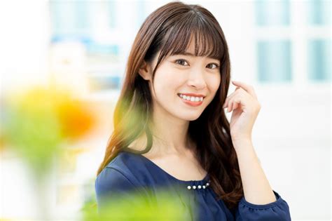 男性300人超が回答「彼女にしたい女性のタイプ」ランキング発表！ 「癒やし系」を僅差で上回った1位は？ オトナンサー