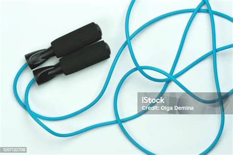 흰색 배경 스포츠 피트니스에 파란색과 검은 색 점프 로프n 0명에 대한 스톡 사진 및 기타 이미지 0명 곡선 뛰기 Istock