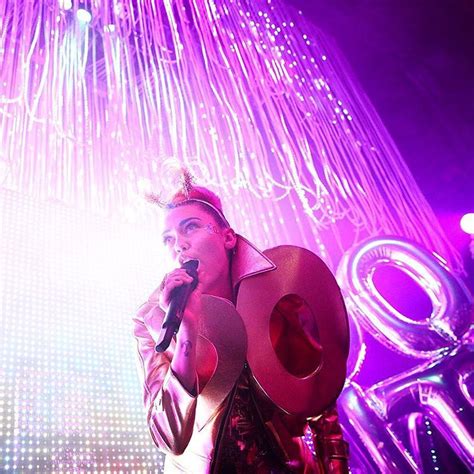 Miley Cyrus Smokes Weed On Stage During Miami Performance Artofit
