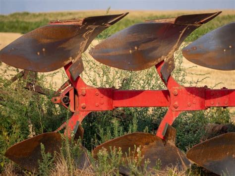 What Is A Moldboard Plow [overview] Agriculture Questions