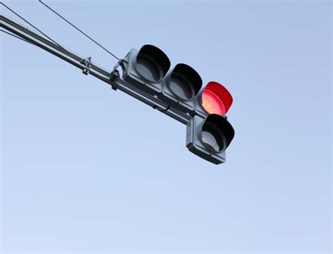 信号の色の並びはどうして順番に配置されているのでしょうか？