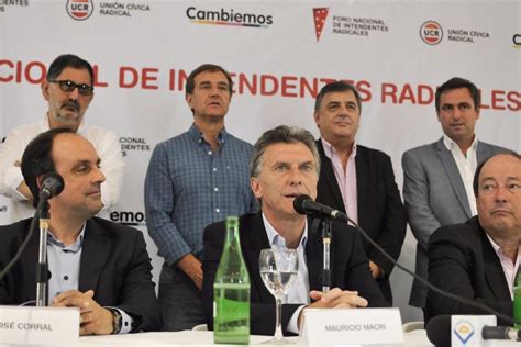 Tensión Al Máximo La Foto De Macri Con Un Gobernador Que Hizo Explotar A Los Radicales Abc En