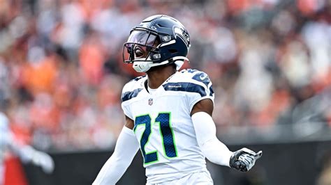 Devon Witherspoon Seahawks 21 Intense Celebration Wallpaper