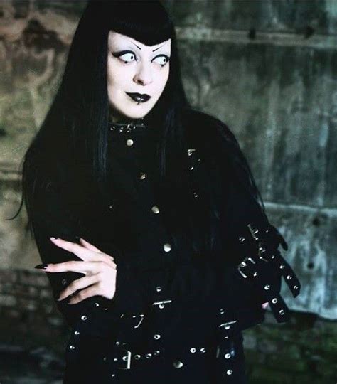 Little Billy The Drug Addict Gives Craziest Eyes In The Galaxy Mujer Gótica Pálida En Maquillaje