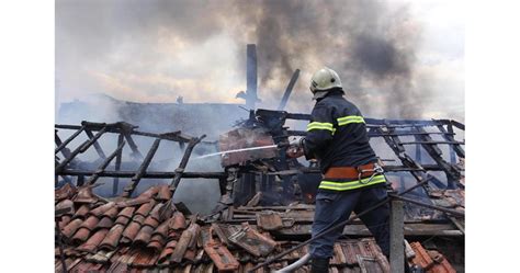 Пожар изпепели къща в Симитли