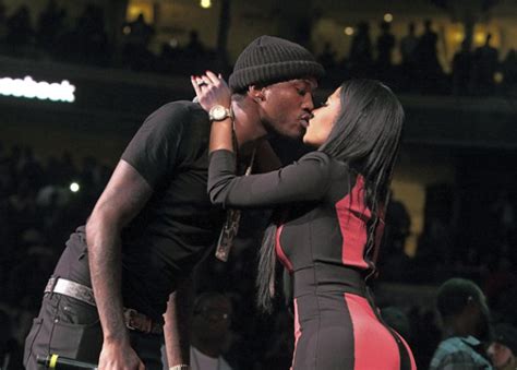 Welcome To Chitoo S Diary Nicki Minaj And Meek Mill Share A Kiss While Performing On Stage