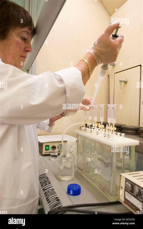 Solid Phase Extraction High Resolution Stock Photography And Images Alamy