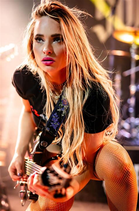 Sophie Lloyd Jolies Blondes Musicien Blond