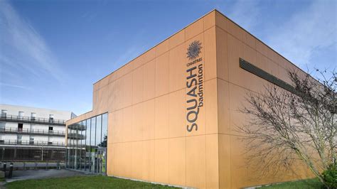 Complexe Bernard Plaze Le Symbole Dune Victoire Collective Chartres