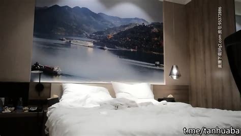 小宝寻花气质不错白帽子大奶长腿妹子，舌吻摸奶调情洗完澡后入骑乘猛操，性感大屁股上下套弄 2 Eporner