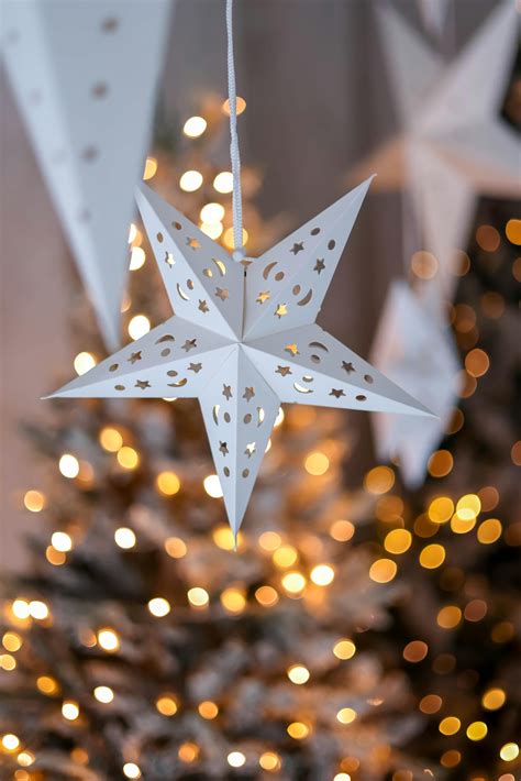 금색 별과 산타가 있는 축제 크리스마스 장식 · 무료 스톡 사진