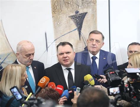 Srna БУДИМИР УЛАГАЊА СУ ВИЗИЈА СРПСКЕ КОЈУ ВОДИ ДОДИК