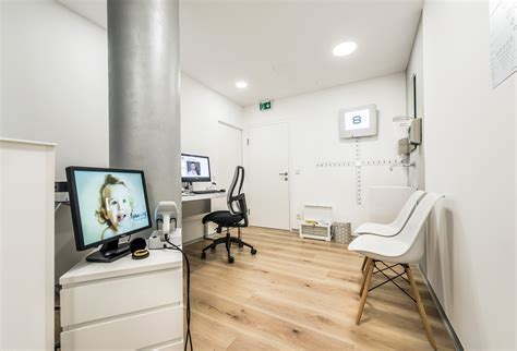 Galerie Augenärztin Dr Manuela Strasser Schrattenthaler Augenarzt