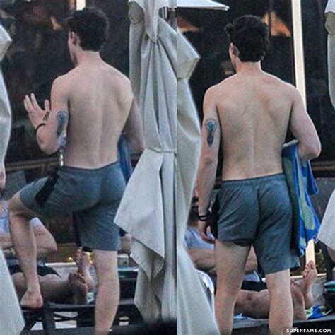 Shirtless Shawn Mendes Looks Sexier Than Ever In Brazil