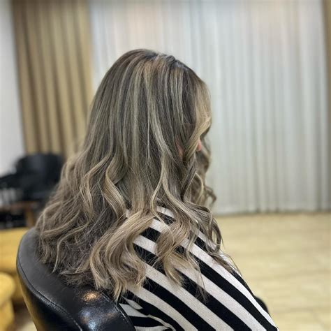 ‎مَرکزتَخصصی رنگ مو سَما حاجیان‎ ‎اومدم بگم كی گفته بلوند و روشن