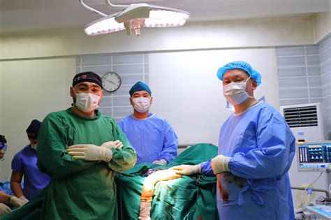 ГССҮТ Тохойн үе атгаал ясны дутмагшлыг нийлмэл хиймэл үеэр солих мэс заслыг нэвтрүүллээ