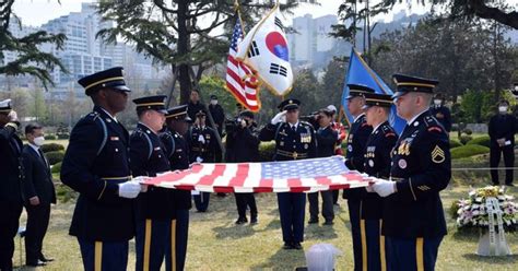 6·25 미국 참전용사 전우들 곁에서 영면한국인과 결혼