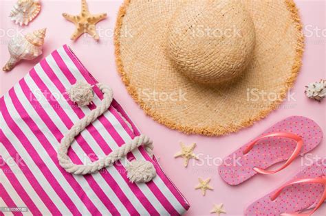 여름 방학 개념 플랫 레이 해변 액세서리와 수건 상단보기 텍스트를위한 공간 여행 개념 0명에 대한 스톡 사진 및 기타 이미지 0명 Hurricane Sandy 개념