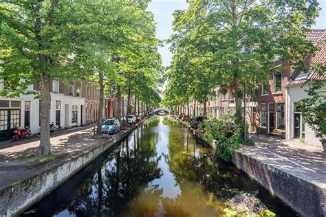 100 Delft Wallpapers