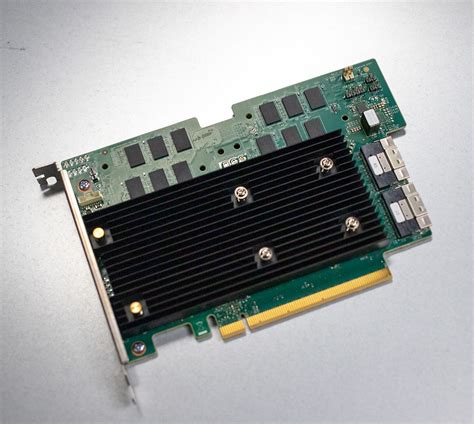Broadcom Megaraid 9670w 16i Raid 卡评测