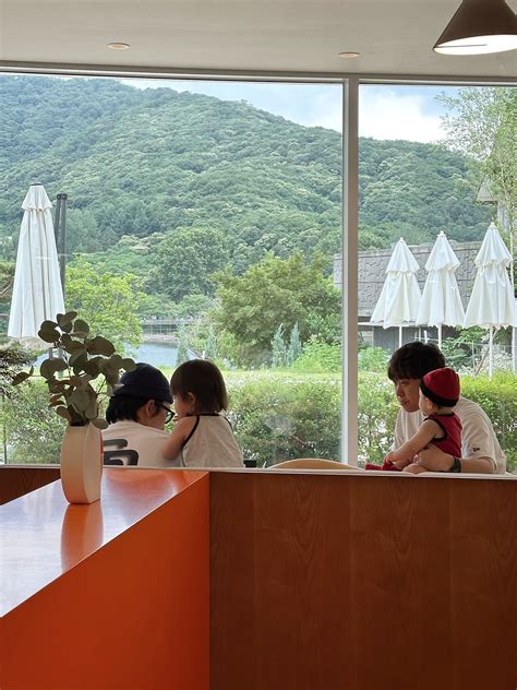 킴씨로그 아기랑 여행 일하는 일상도 조금 꽤나 마음에 드는 공간 너무좋다여기 ☕️🤎 Instagram