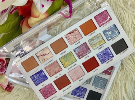 Купить Палетка теней для век Revolution Pro Regeneration Palette Trends ...