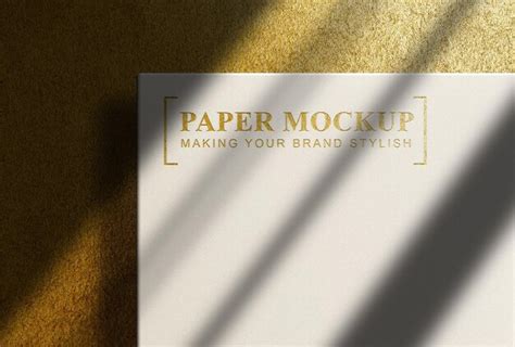 위에서 골드 배경으로 골드 양각 모형 프리미엄 Psd 파일