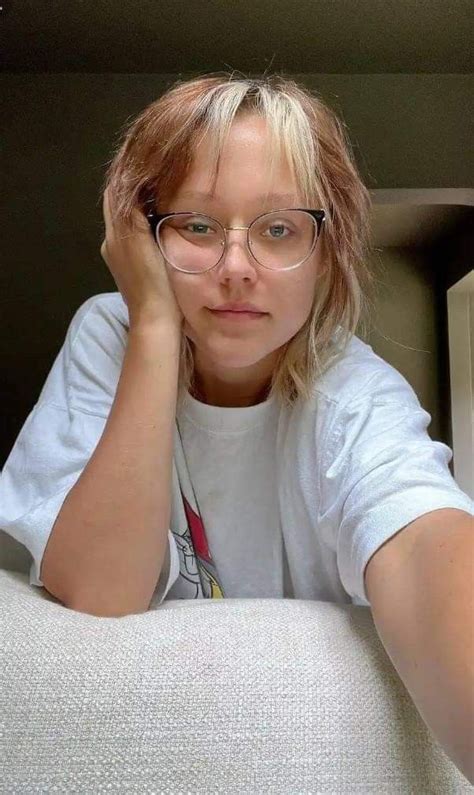 Sabrina Nicholes Instagram Twitter And Facebook On Idcrawl