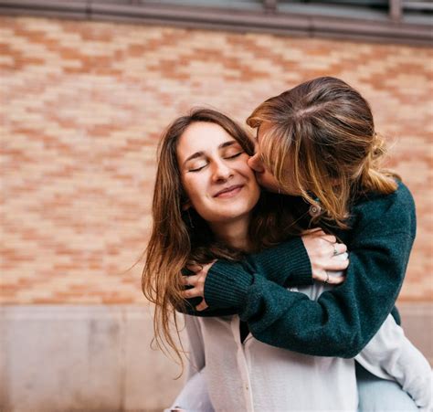 7 Zodiac Sign Pairings Most Likely To Fall In Love