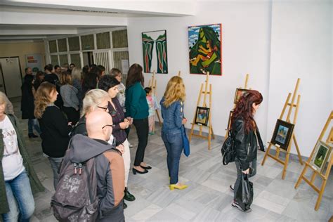 Феня Каранейчева подреди в Община Мездра изложба живопис „Усещане за жена“ снимки