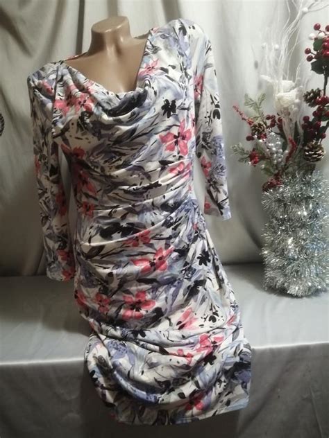 Дуже гарна сукня у квітковий принт — ціна 57 грн у каталозі Сукні міді Купити жіночі речі за