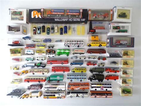 Lot 171 A Large Quantity Of Ho Scale Cars Trucks