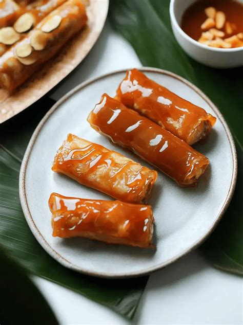 Easy Turon Recipe Delicious Filipino Banana Lumpia With Caramel