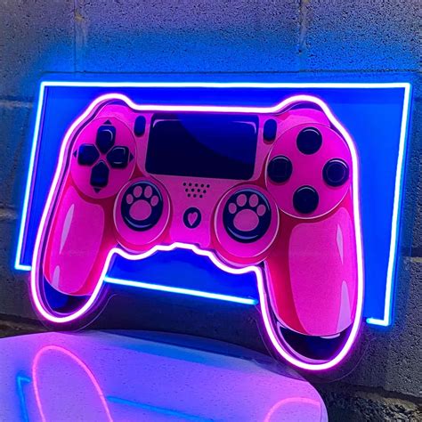 Яркая розовая неоновая вывеска с игровым контроллером, идеально ...