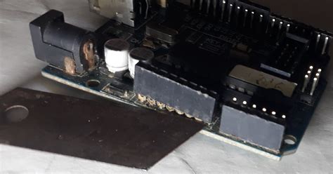 Ahhhhhhhhhhhhhh I Need Help A Wire Is Stuck In My Volt On My Arduino