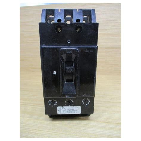 Fpe Nfj631200 200 Amp Circuit Breaker Chipped Corner Used Mara