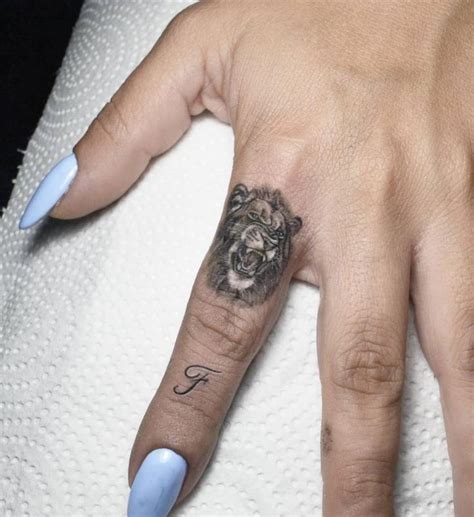 27 Powerful Lion Tattoo For Women With Meanings And Inspiration