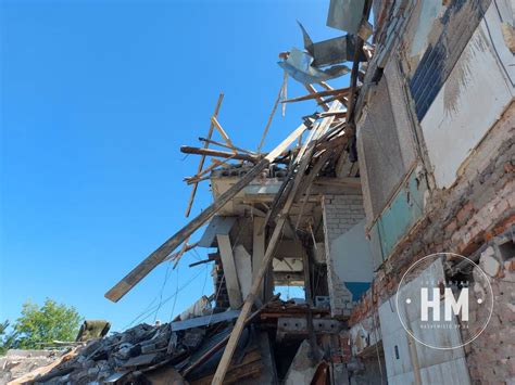 Зруйновані будинки і долі людей що відбувається сьогодні на місці ракетного удару під Дніпром