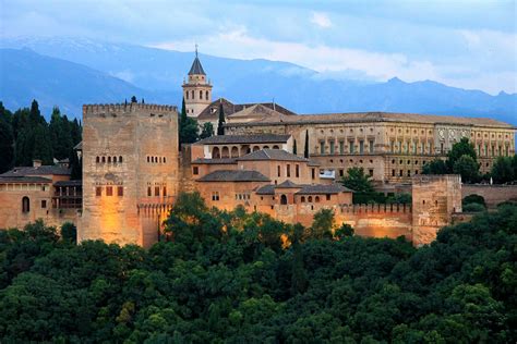 La Alhambra Un Impresionante Complejo Palaciego Y Fortaleza En Granada