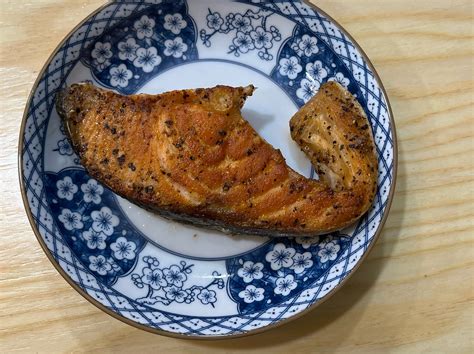 香煎鮭魚 By 君媽咪 愛料理