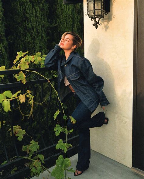 Addison Rae Scrolller