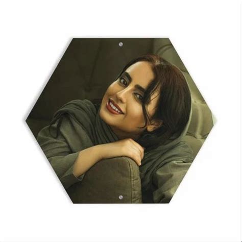 Hexagon Acrylic Photo Frame Size 12x18 Inch At ₹ 875piece In