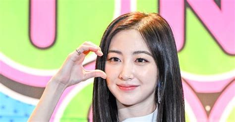 [사진]앨리스 유경 사랑스러운 손하트