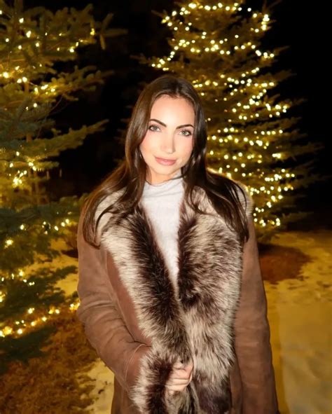 Anna Louise Austin Bio Age Height Husband Net Worth Weight