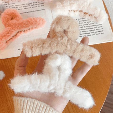 어나더뷰 5컬러 뽀송 밍크퍼 꼬임 집게핀 올림머리 퍼 헤어핀 겨울 털 머리핀 No1784