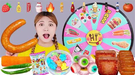 اسمر فود هیو چالش خوردن سس های ایموجی