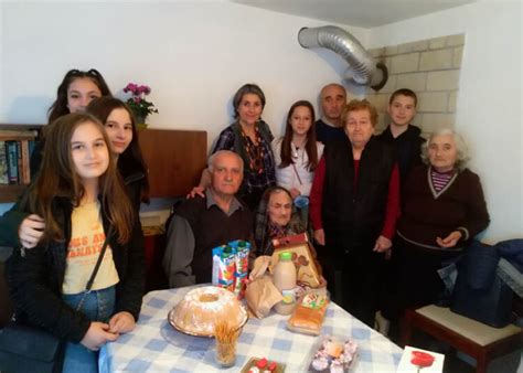 Столетница от Звънарци Работи за да не засядат черни мисли в главата ти Вестник Екип 7