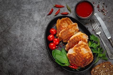 복사 공간이있는 향신료가있는 팬에 구운 돼지 고기 스테이크 0명에 대한 스톡 사진 및 기타 이미지 0명 건강하지 못한 생활