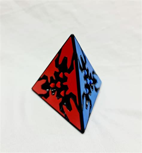 3 Stage Pyramid Gear Pyraminx Rubiks Magic Cube Liva Girla