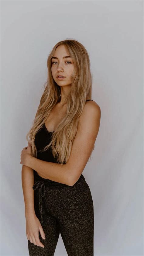 Modeling Body Headshots Fashion Poses Model Women Photography Poses